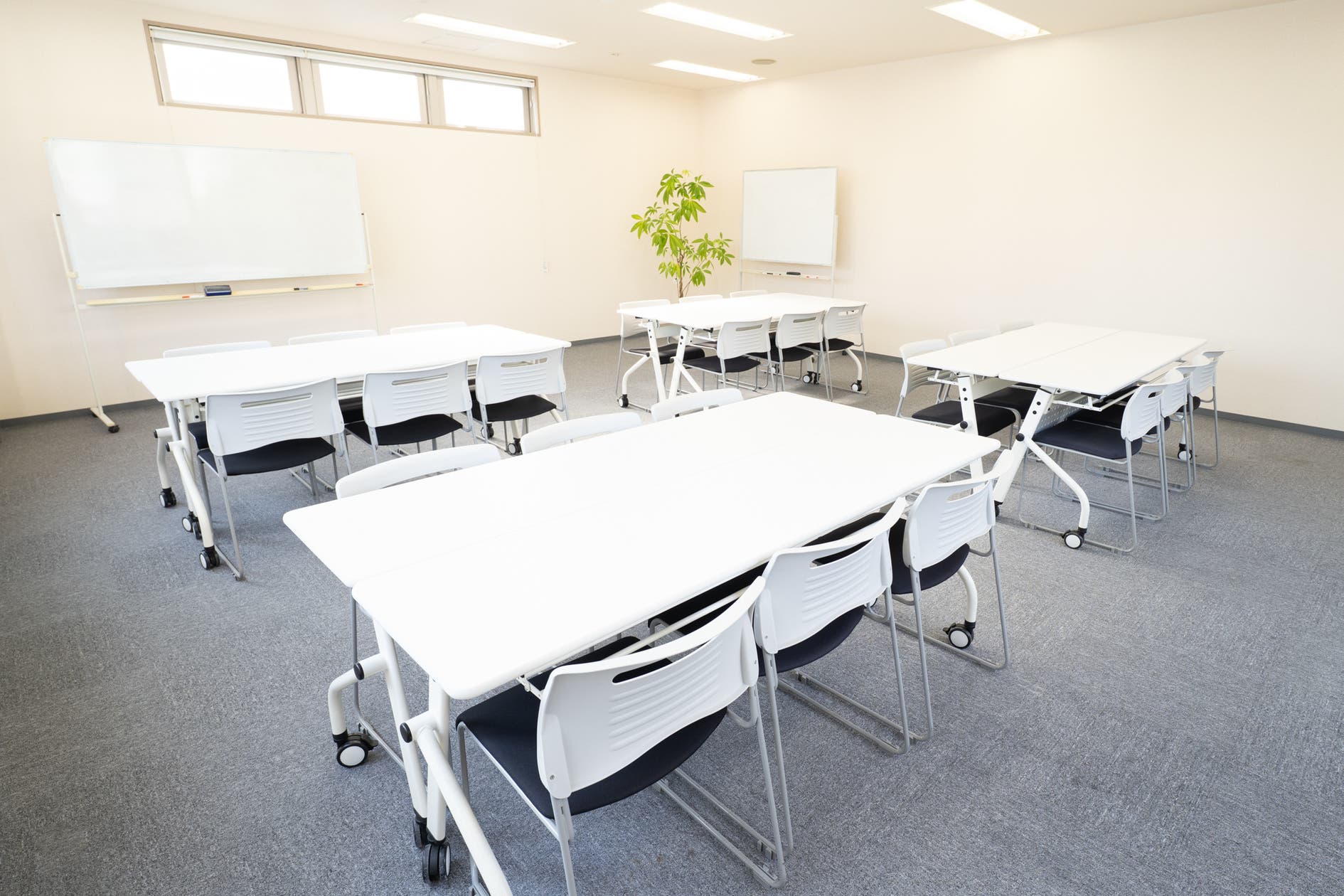 【大須観音2分、伏見10分】最大30名着席可能｜40㎡の広々スペースB｜高速WiFi、プロジェクター、ホワイトボードの写真9