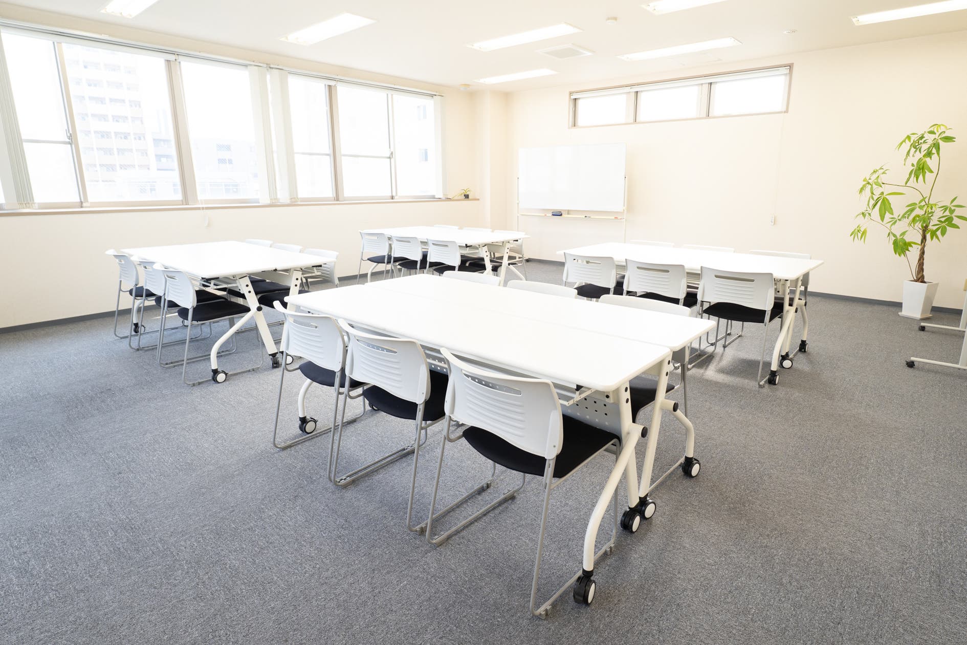 【大須観音2分、伏見10分】最大30名着席可能｜40㎡の広々スペースB｜高速WiFi、プロジェクター、ホワイトボードの写真5