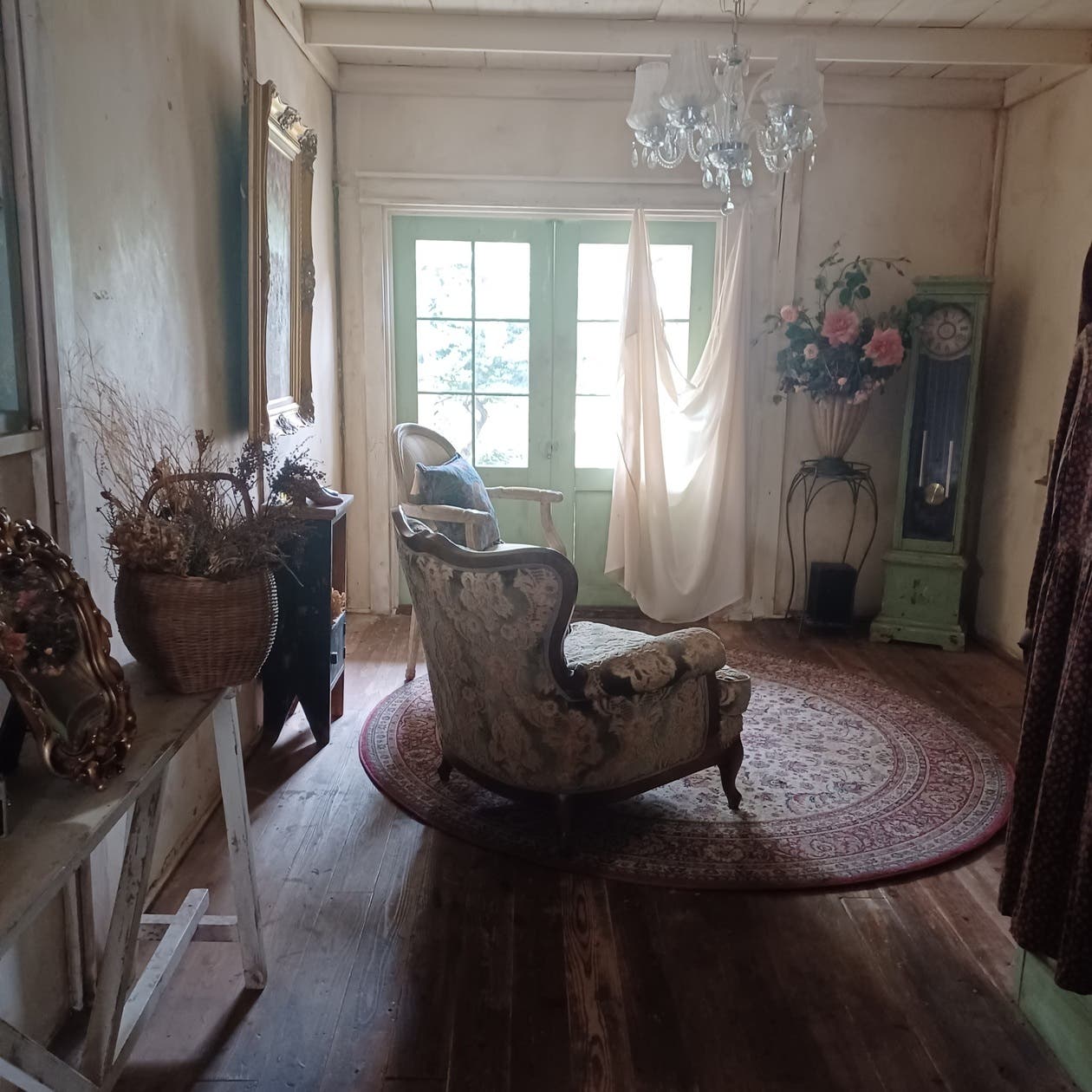 ホワイトを貴重としたアンティーク空間の写真22