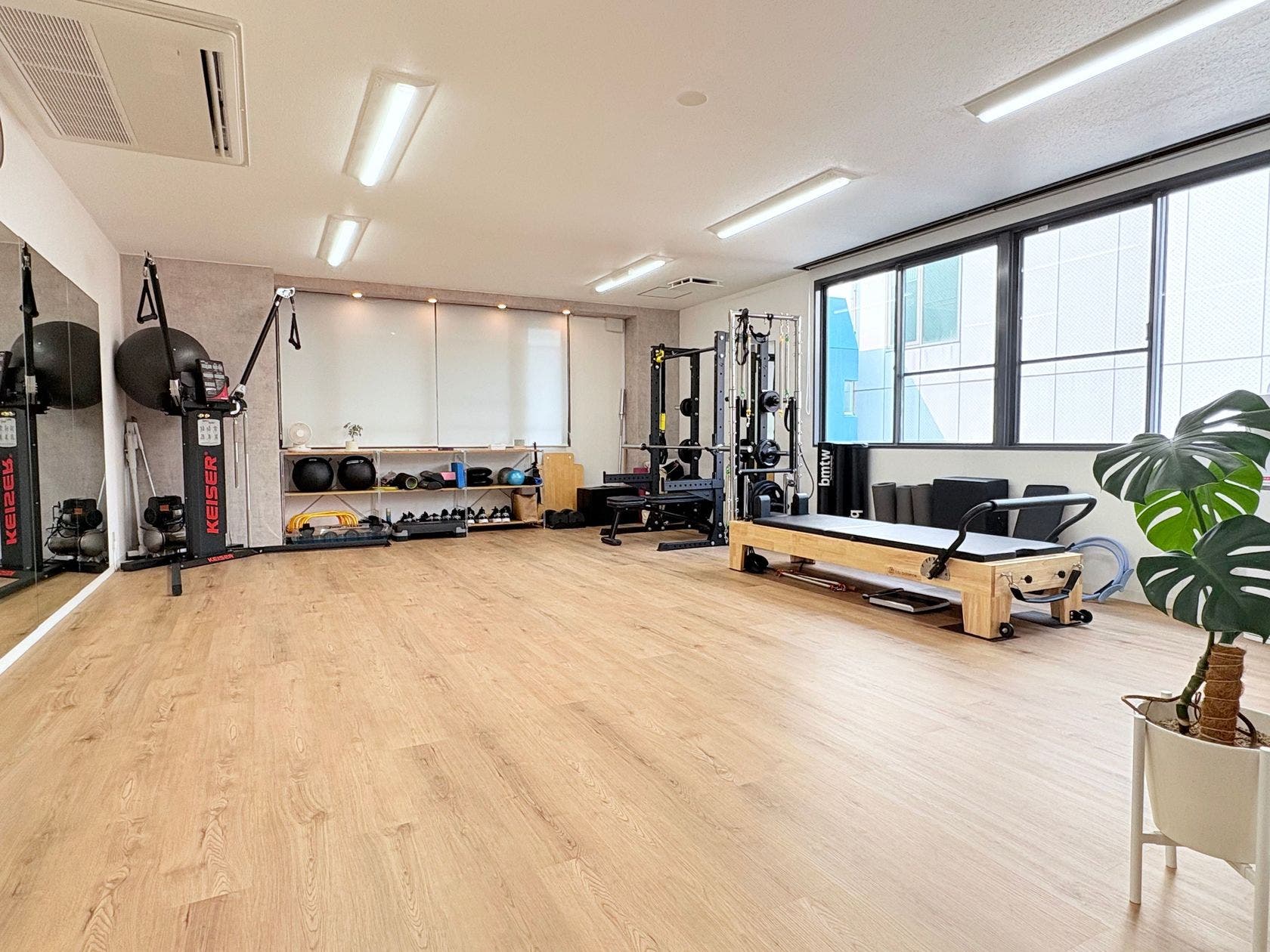 広々ジムスタジオ！パーソナルトレーニングやピラティス、ヨガ教室にオススメ！の写真1