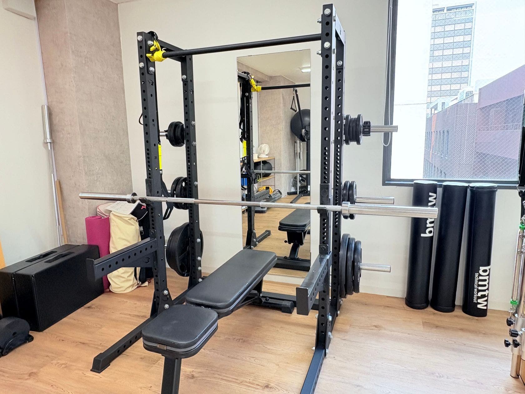 広々ジムスタジオ！パーソナルトレーニングやピラティス、ヨガ教室にオススメ！の写真2