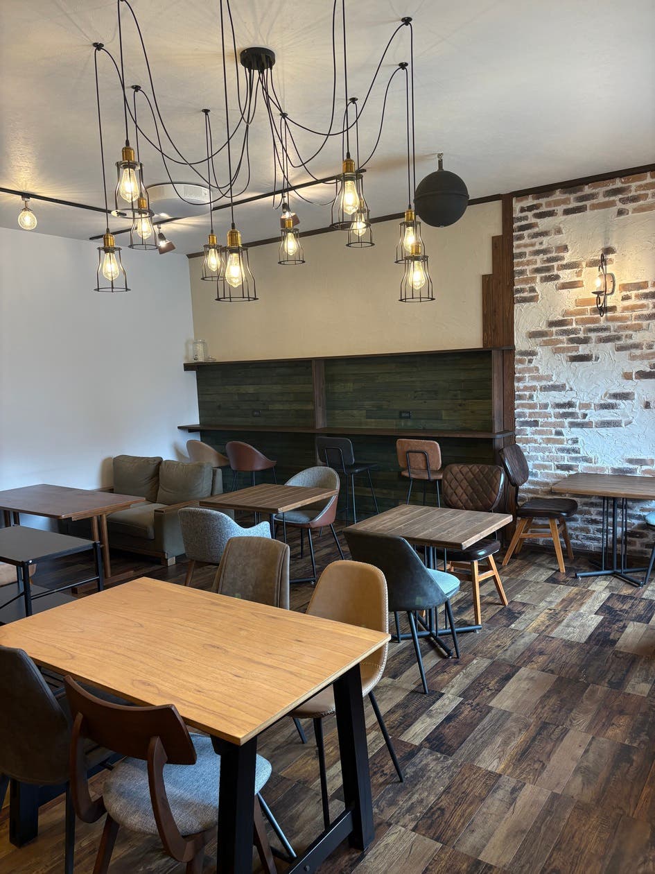 ゆったりくつろげるカフェ型レンタルルーム。あなたの時間を自由に演出！の写真1