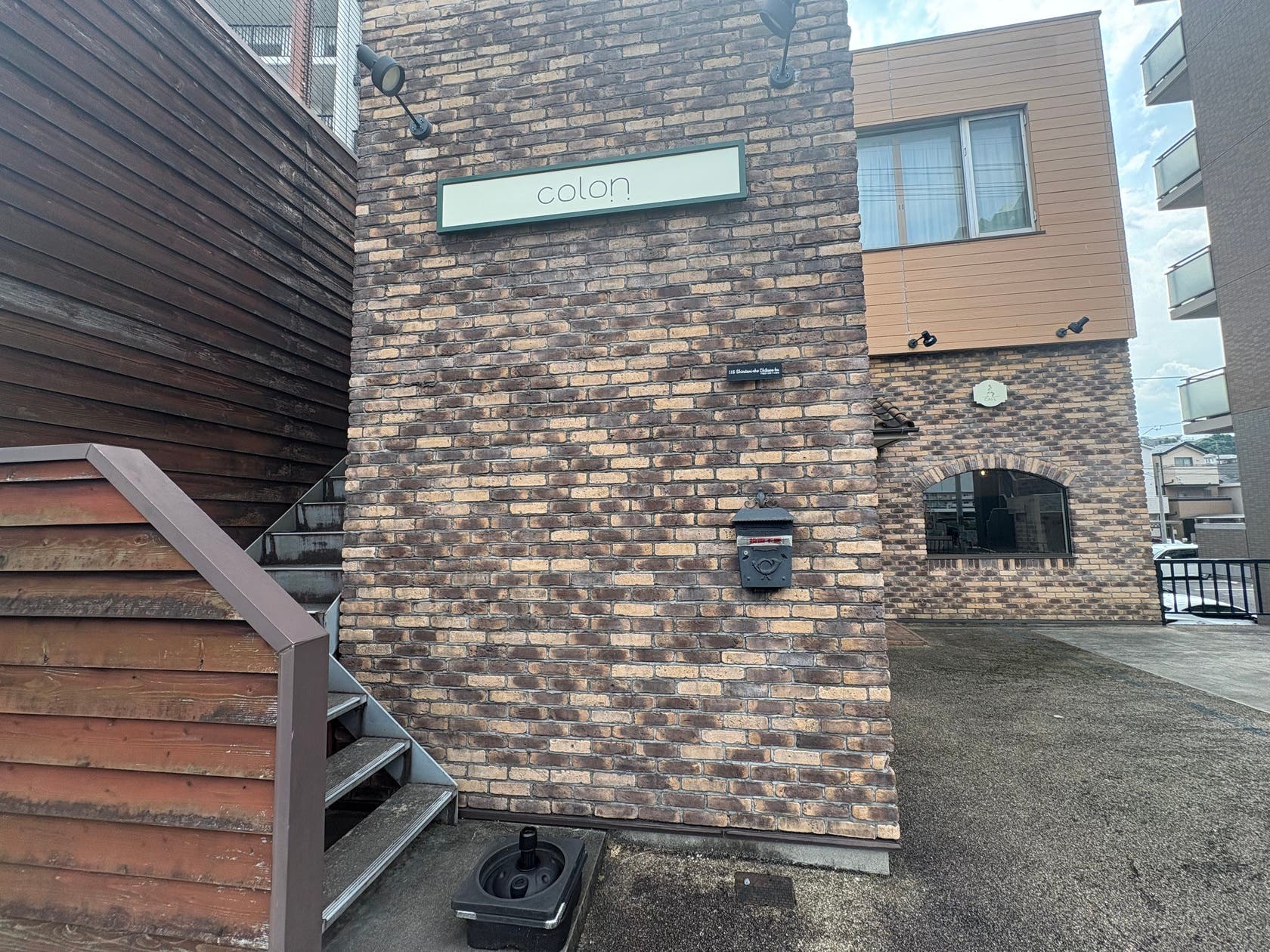 ゆったりくつろげるカフェ型レンタルルーム。あなたの時間を自由に演出！の写真2