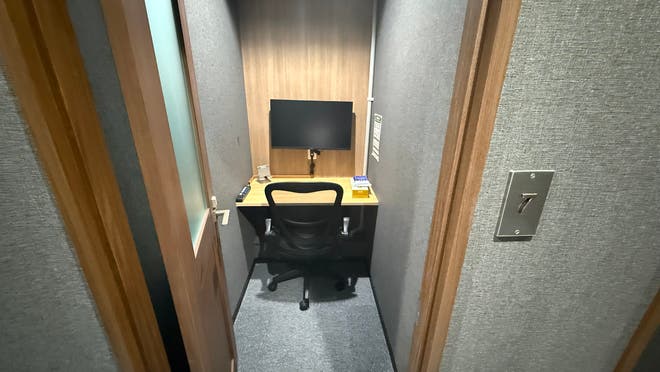 【日吉by コワーキング】モニター付き完全個室④の写真3