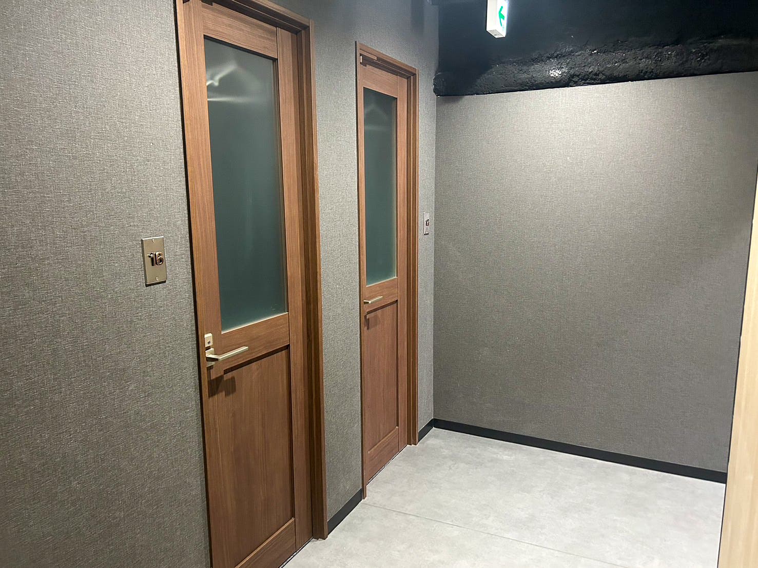 【日吉by コワーキング】モニター付きの2名用完全個室の写真4