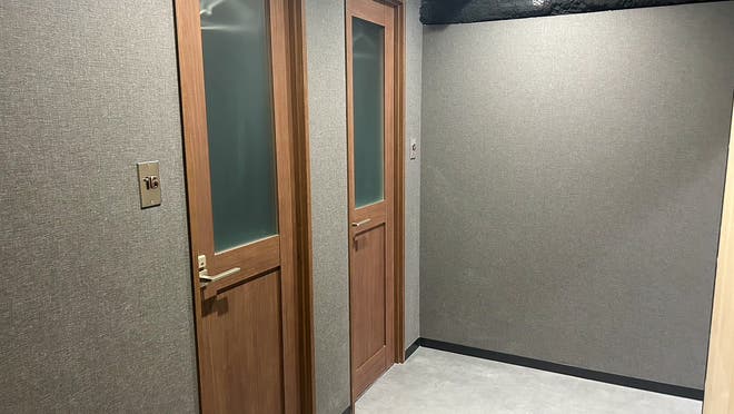 【日吉by コワーキング】モニター付きの2名用完全個室の写真4