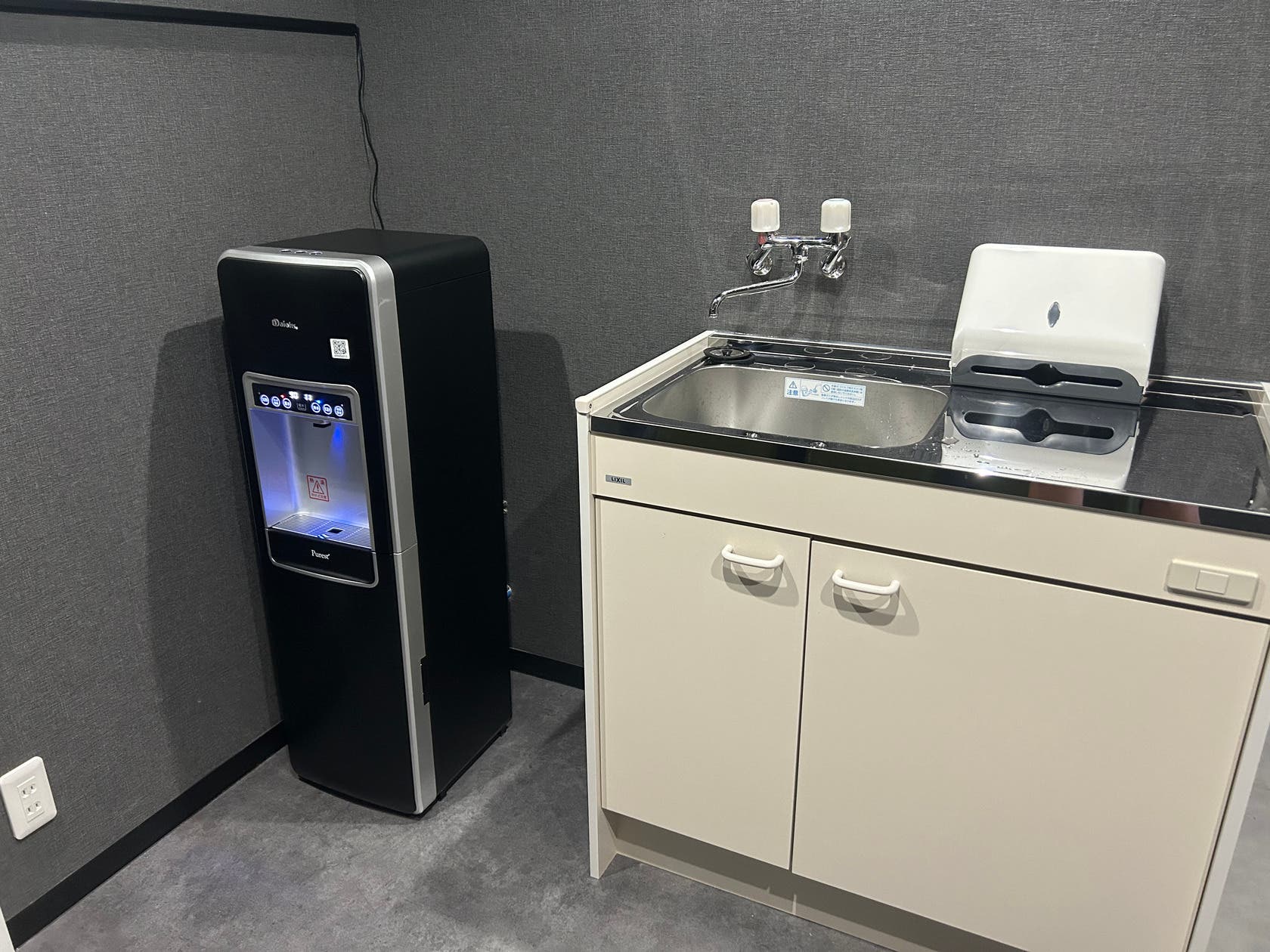 【日吉by コワーキング】モニター付きの2名用完全個室の写真6