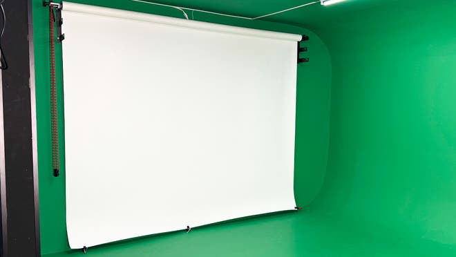 【大阪/京橋駅近】白背景紙、グリーンバック、黒バック、照明エフェクト、プロジェクターなど様々な撮影ができるホリゾント撮影スタジオの写真6