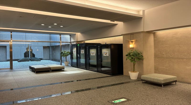 【テレキューブ】晴海トリトンスクエアW棟の個室型ワークブース（255-02）です。視線と音を遮る、プライベートな集中環境。