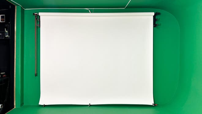 【大阪/京橋駅近】白背景紙、グリーンバック、黒バック、照明エフェクト、プロジェクターなど様々な撮影ができるホリゾント撮影スタジオの写真2