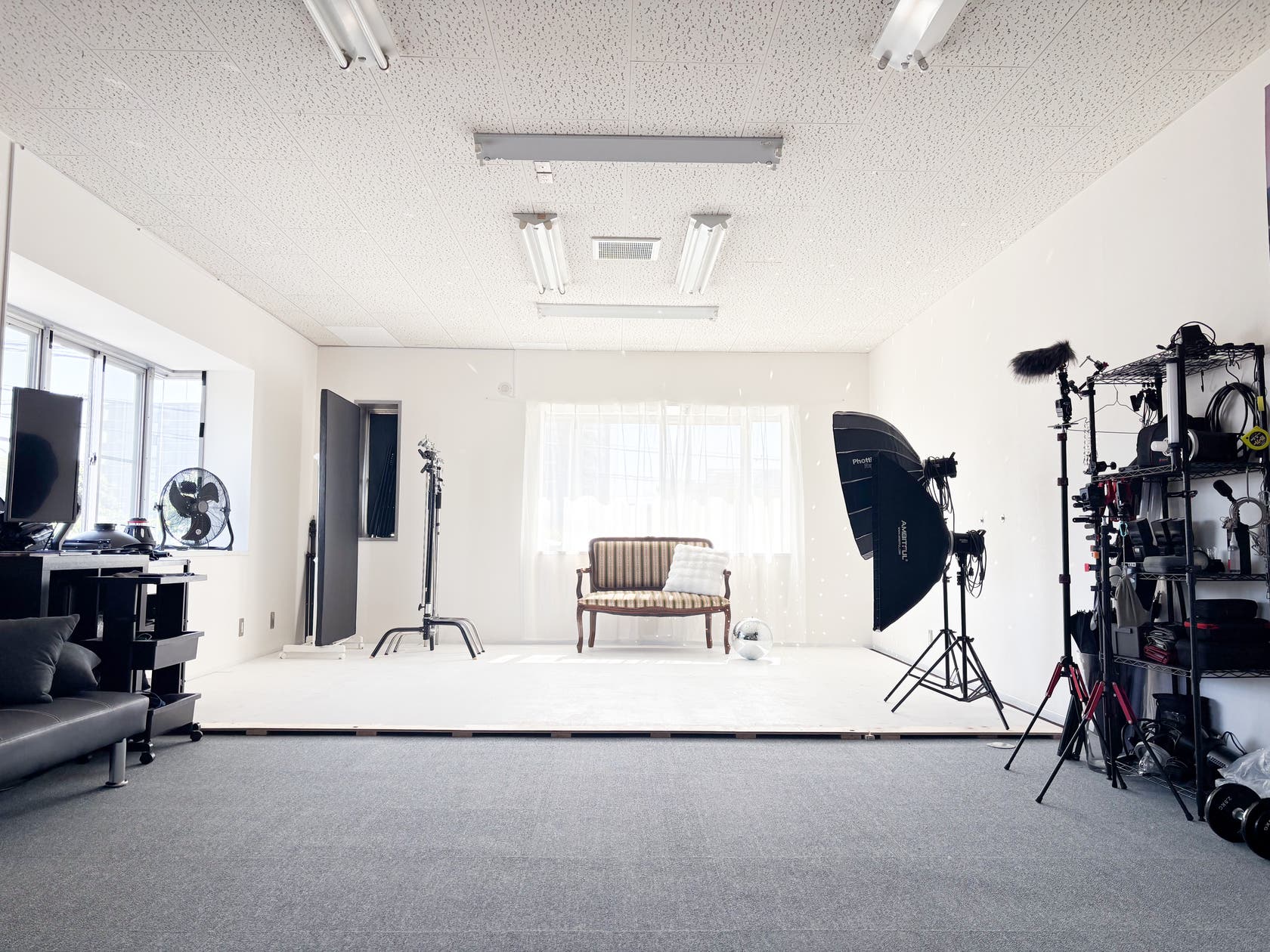 【福岡・糸島】白壁×木床の撮影スタジオ｜少人数利用に最適の写真3