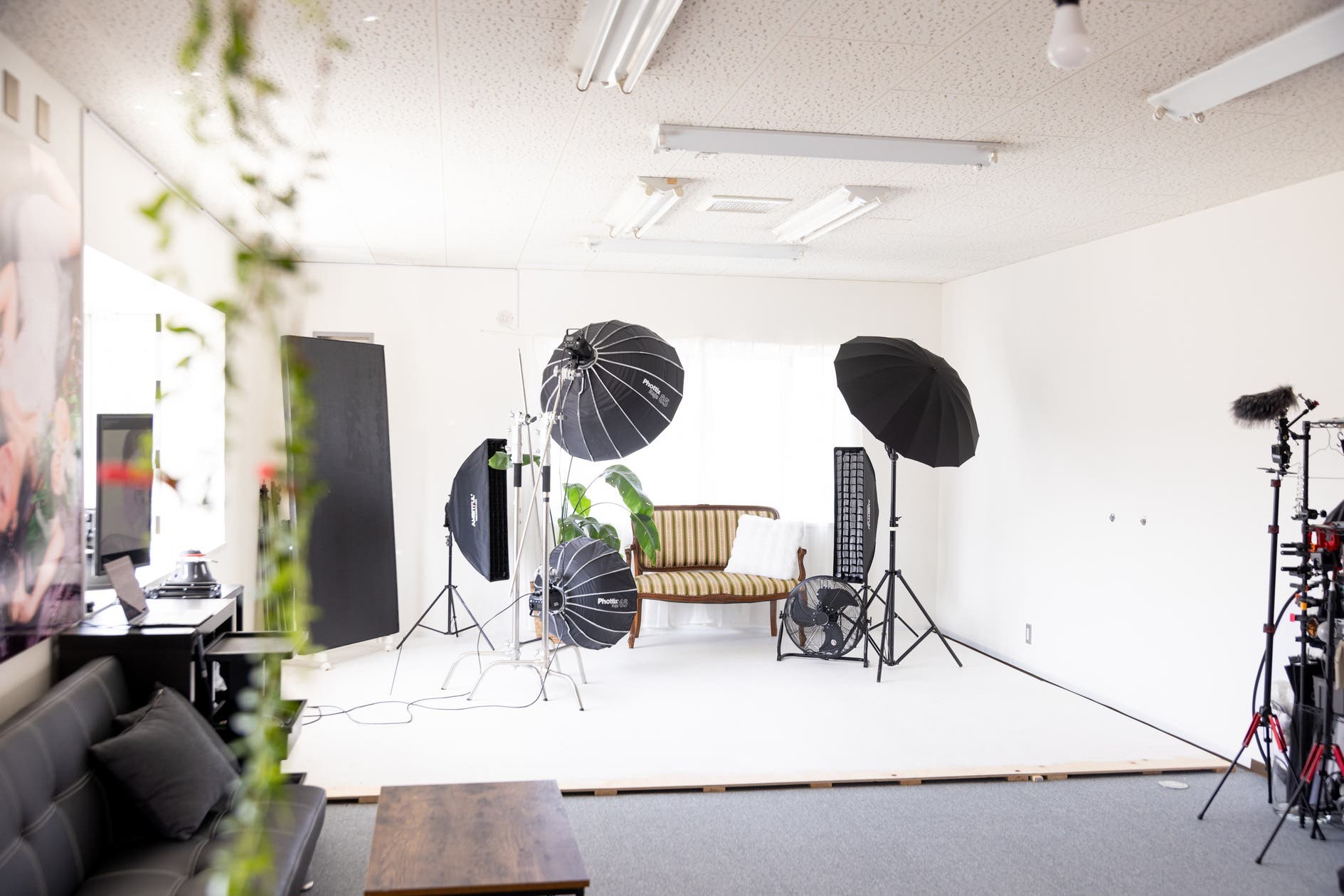 【福岡・糸島】白壁×木床の撮影スタジオ｜少人数利用に最適の写真4