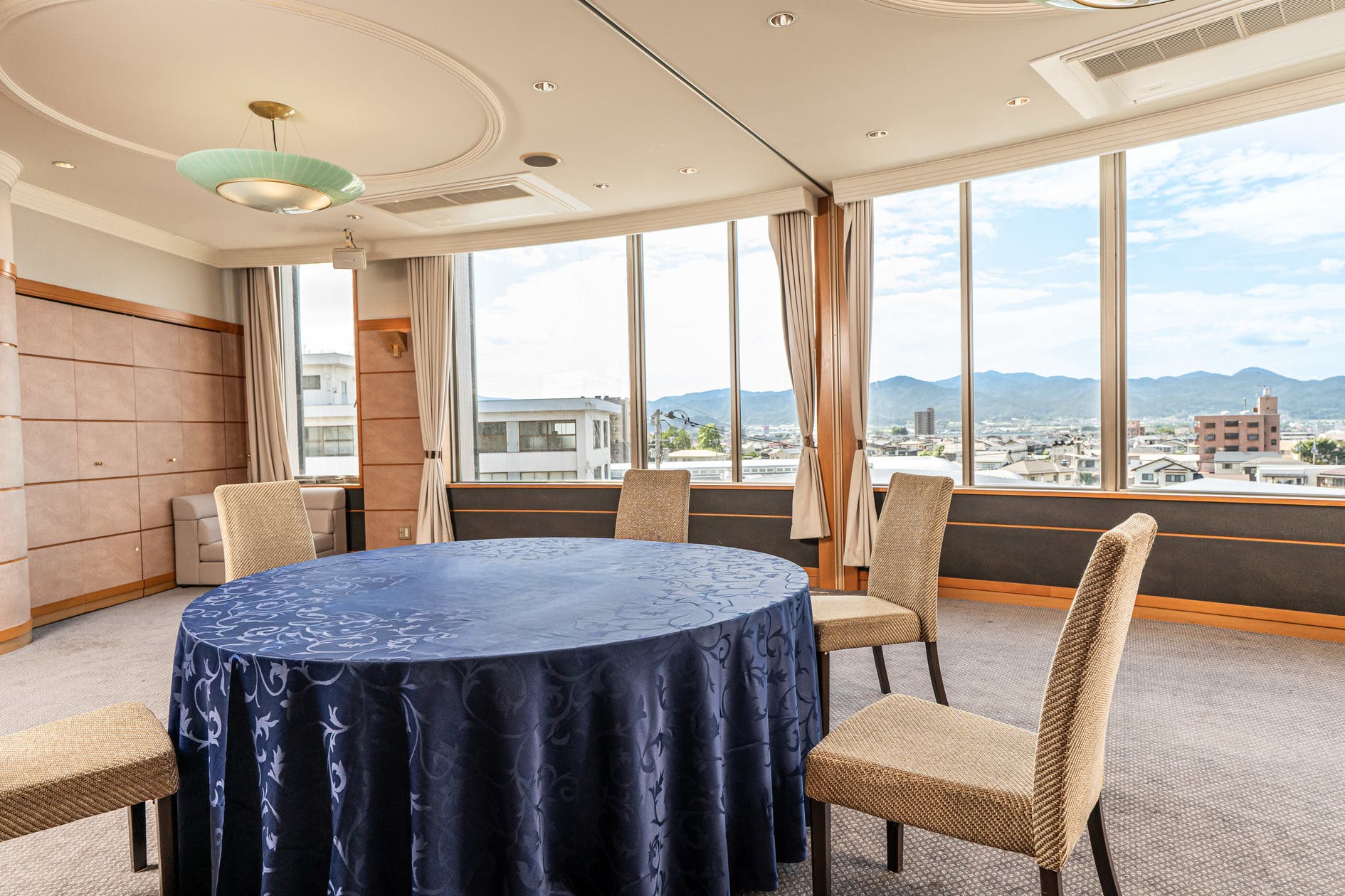 会場名：サフローラ　当日もスタッフ常駐・サポート！駐車場400台無料！の写真1