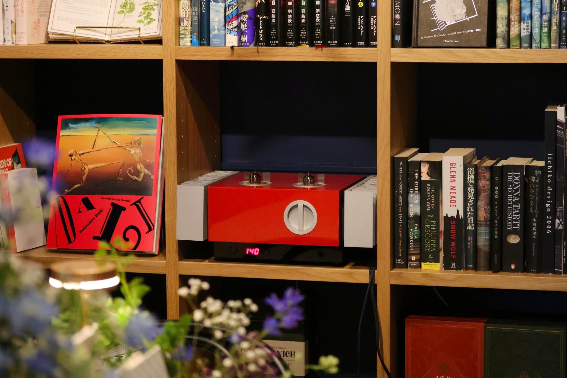 【六本木エリア4駅徒歩圏内】喫茶店丸貸し/一面本棚の高級感ある異世界空間〈写真・動画撮影・イベント・セミナー会場に〉の写真5