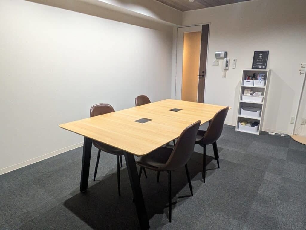 広瀬通 4名【3階2-2会議室】ミーティングルームに最適！居心地の良い空間ですの写真5