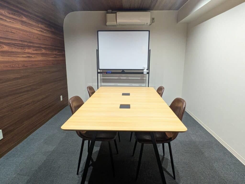 広瀬通 4名【3階2-2会議室】ミーティングルームに最適！居心地の良い空間ですの写真7