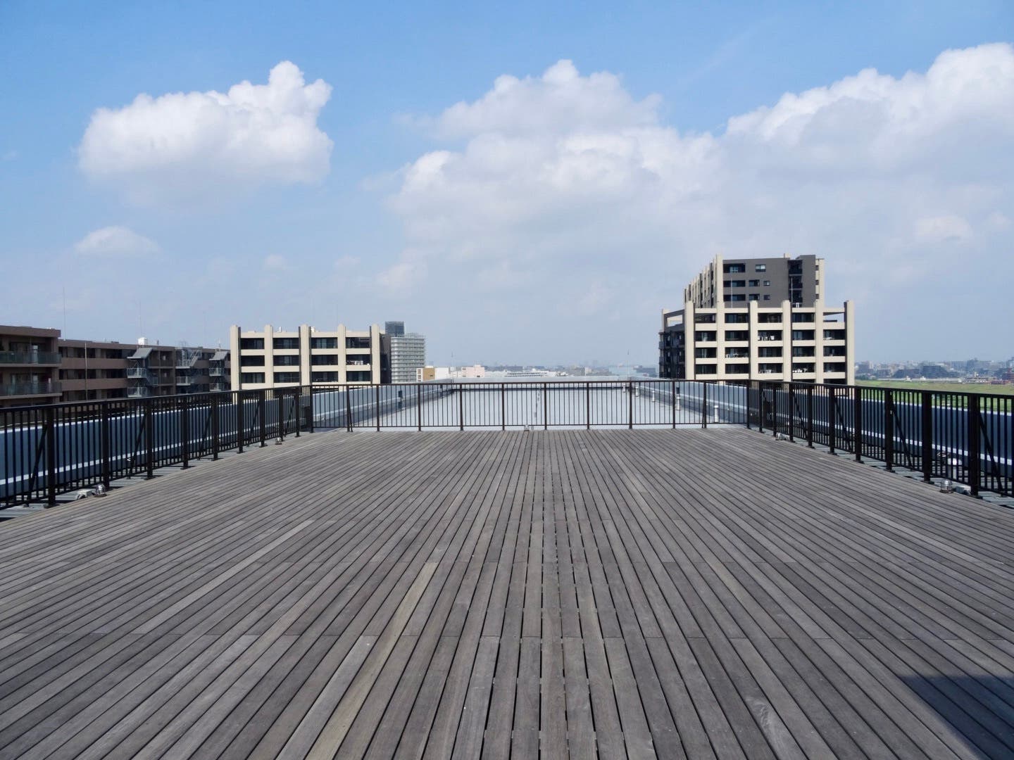 【撮影OKの屋上】期間限定でレンタル時間を20時まで延長中！動画撮影にも最高のロケーション。ヨガの練習も可能の写真2