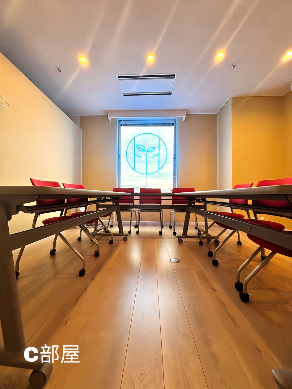 C部屋【倉敷駅前徒歩２分】西ビルのエステサロン１年目の新築のお部屋１４畳の写真3