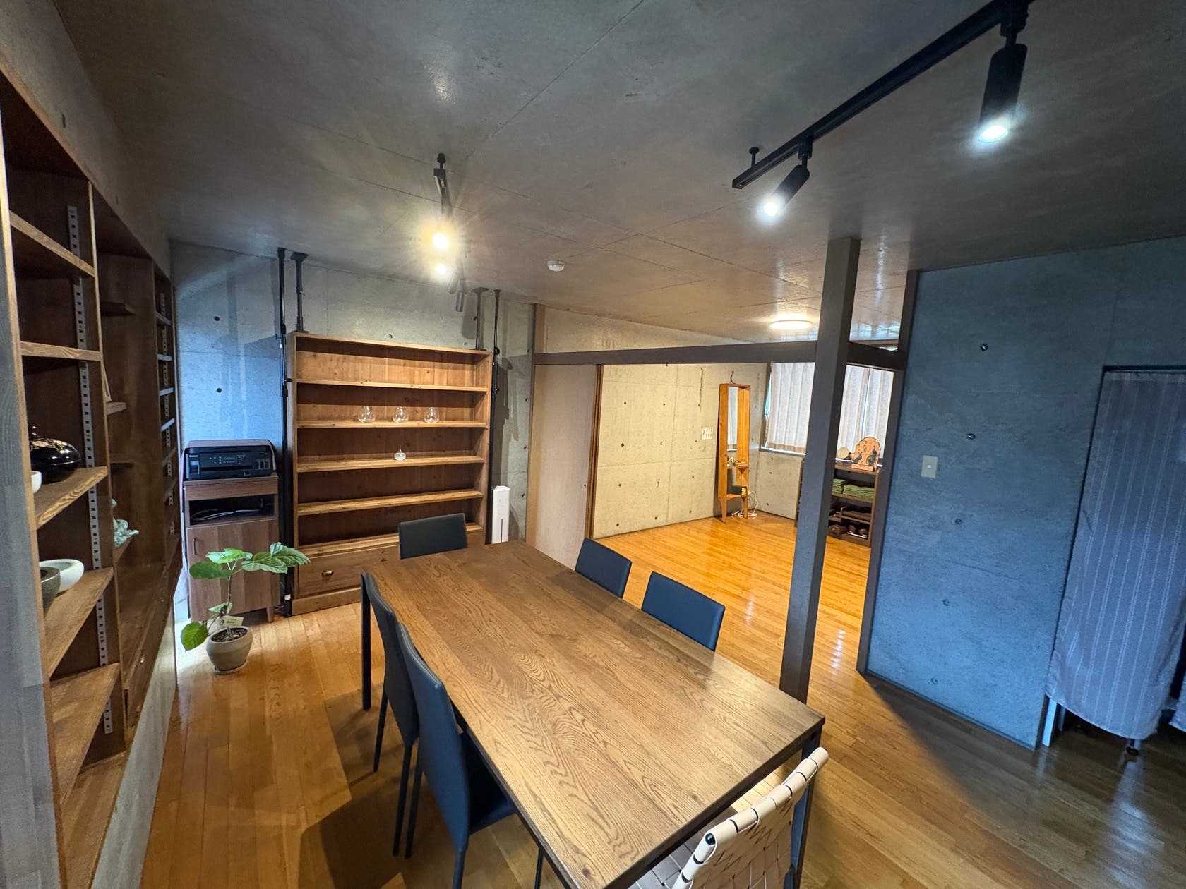 覚王山駅から徒歩4分。閑静な住宅街で静かな環境。スーパーコンビニ近し。の写真1