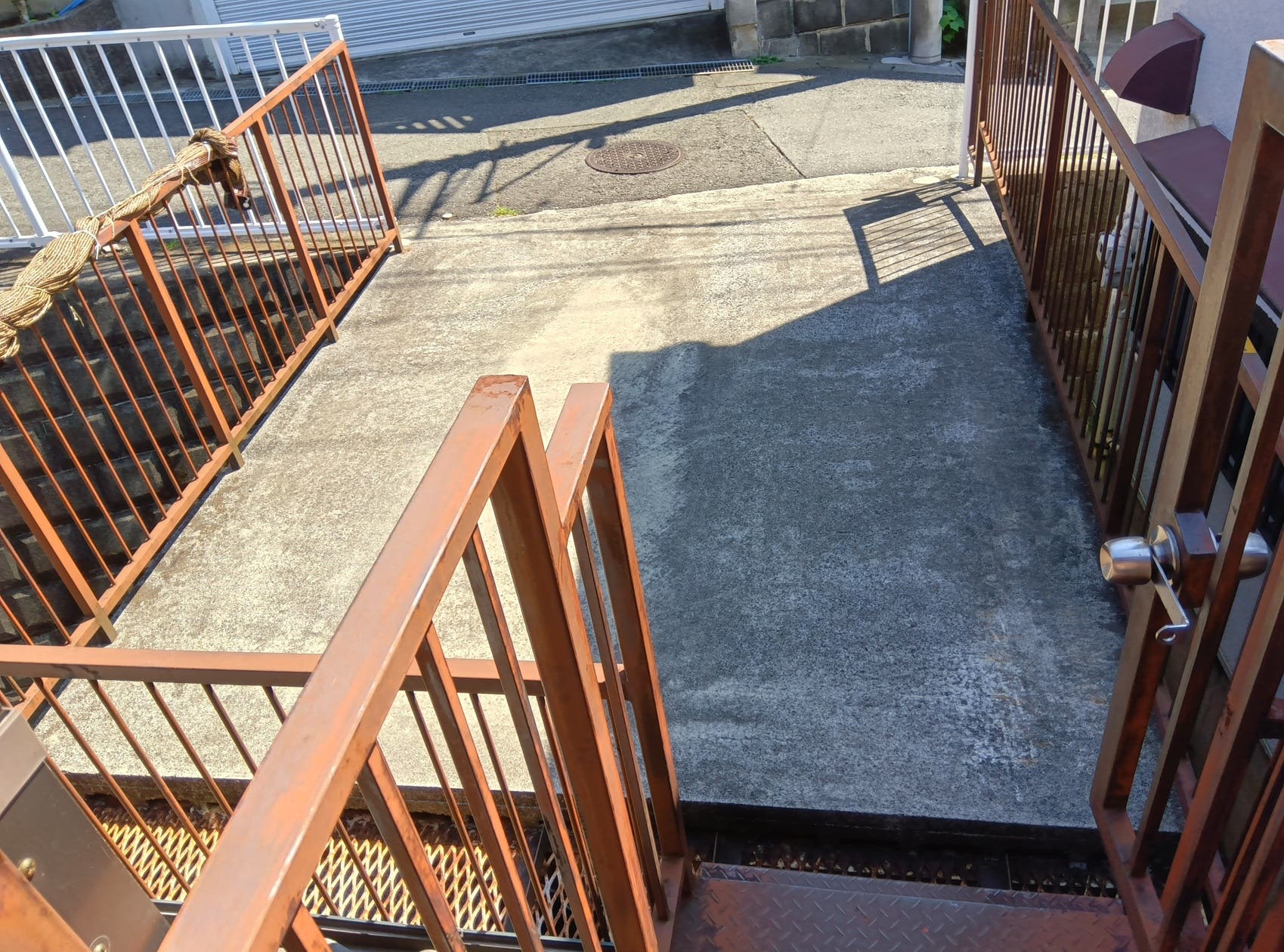 根岸森林公園近く駐車場の写真1