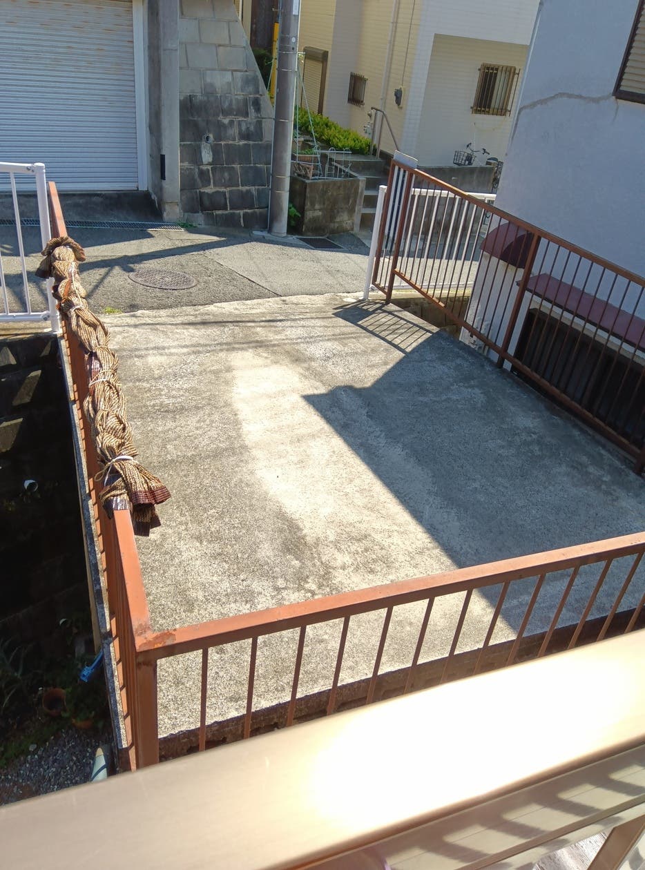 根岸森林公園近く駐車場の写真2