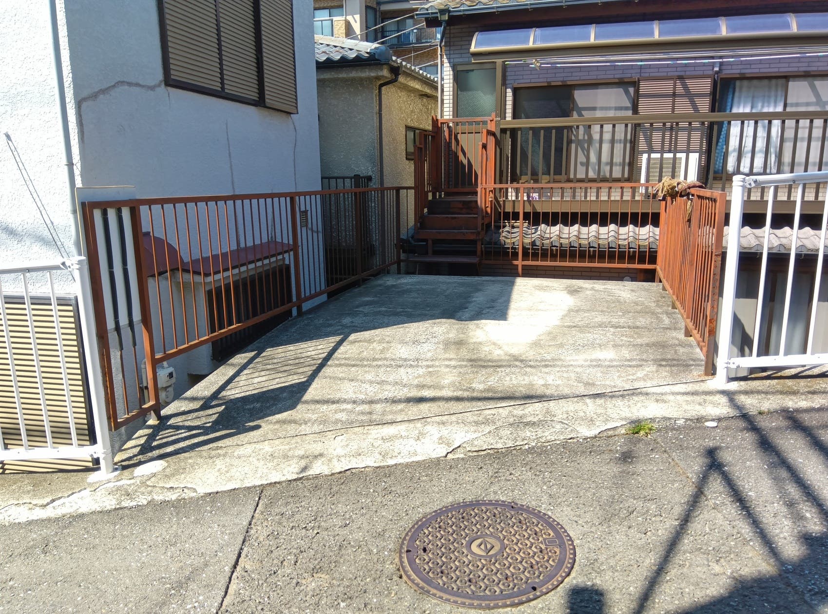 根岸森林公園近く駐車場の写真3