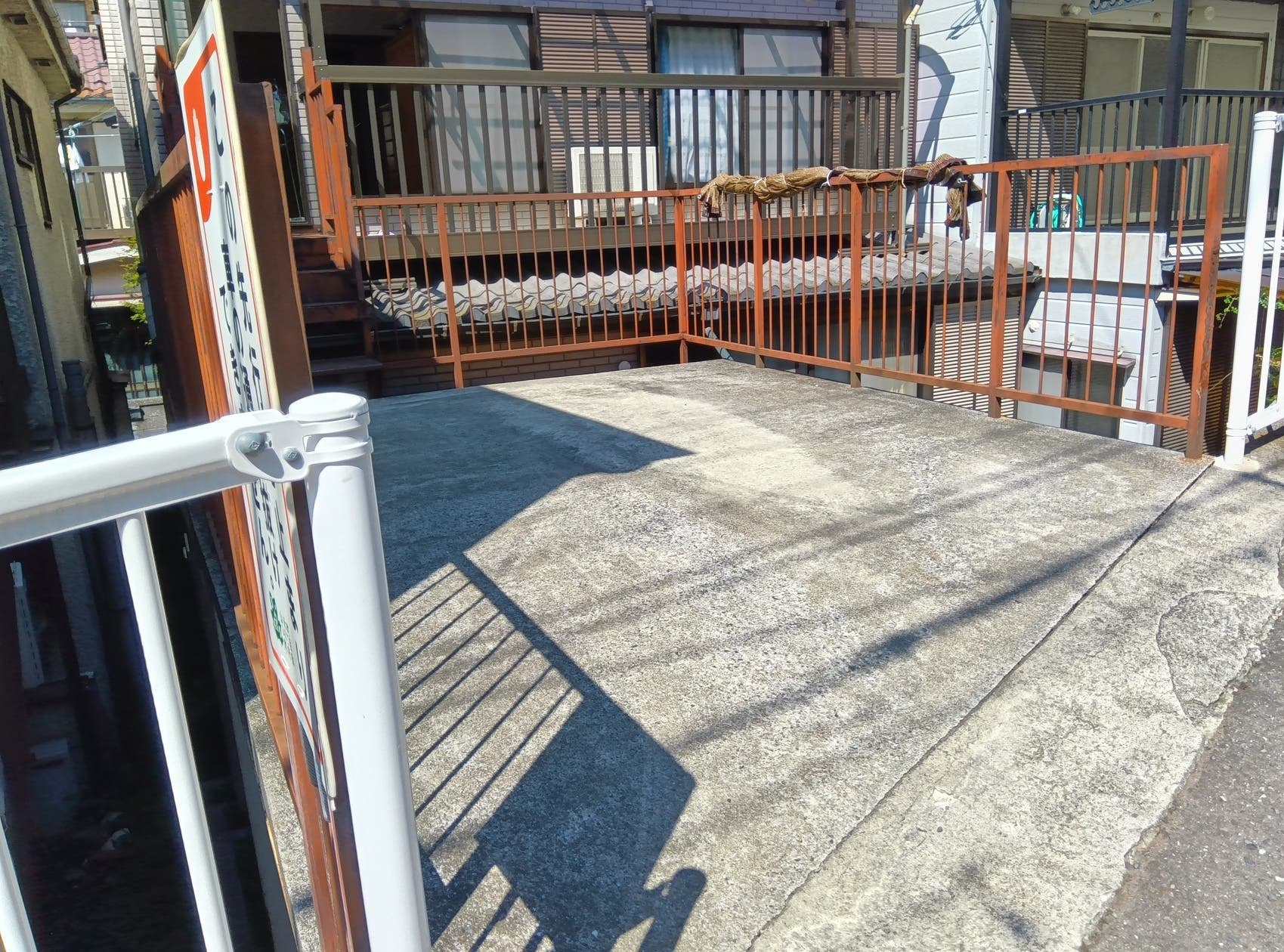 根岸森林公園近く駐車場の写真4