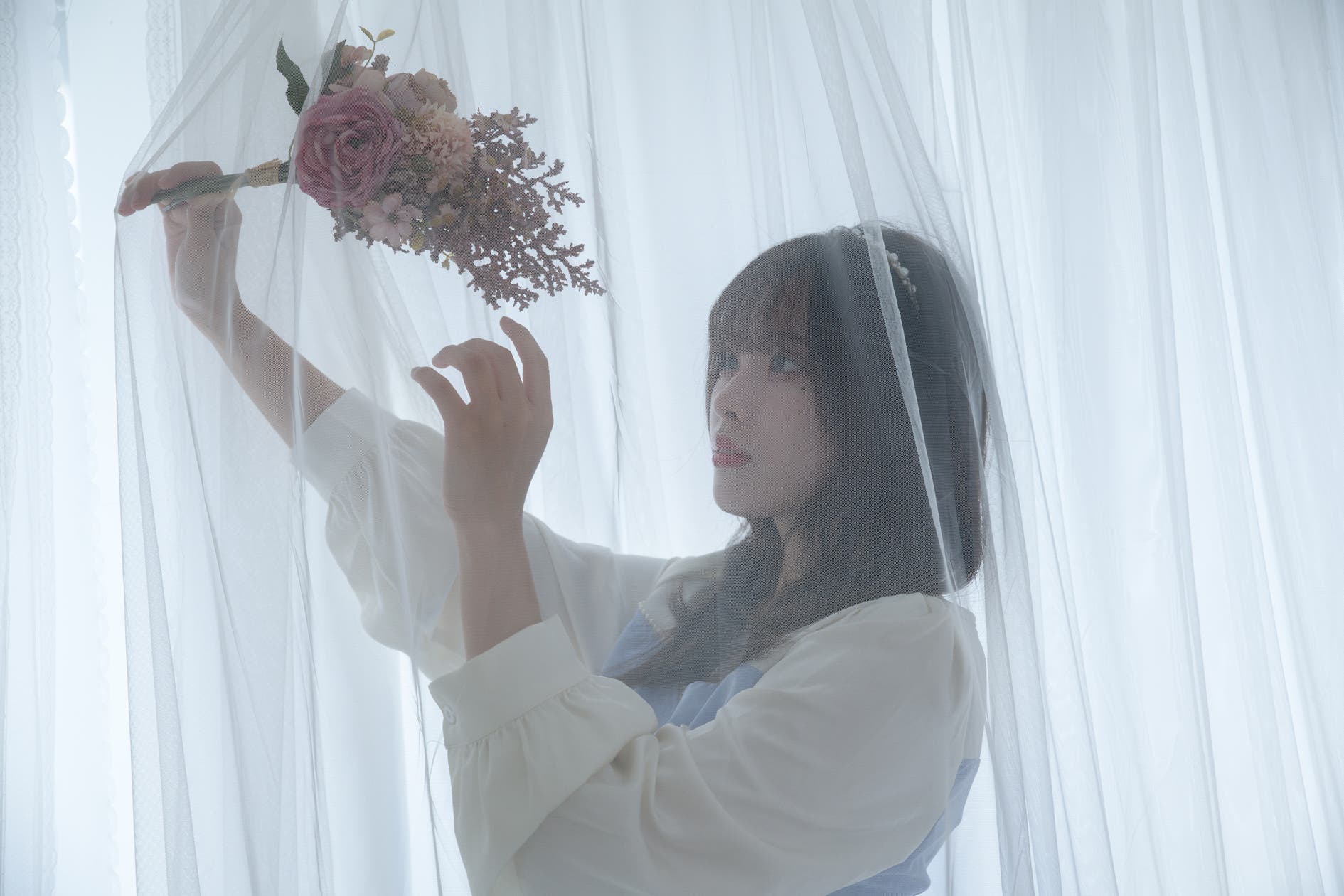 四谷３丁目駅徒歩３分/今月はクリスマス🎅🎄/自然光×白の空間/極みの黒/機材全て無料/13種の撮影シーン/都会の中の非日常の写真12