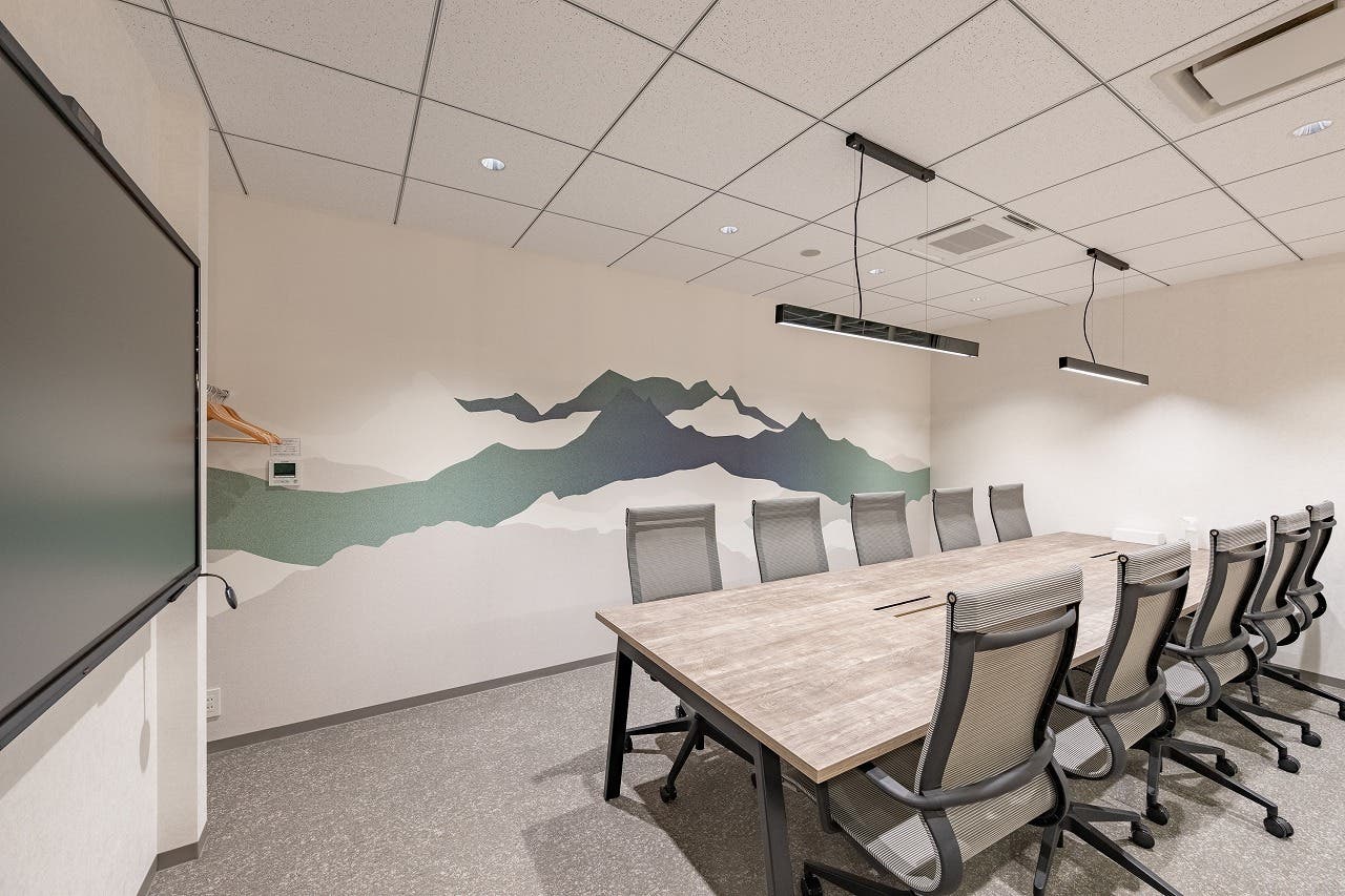 【豊水すすきの駅徒歩1分】打合せや商談に使える✨札幌すすきの10名用会議室#Wi-Fi#電源#大型電子モニター#フリードリンクの写真1