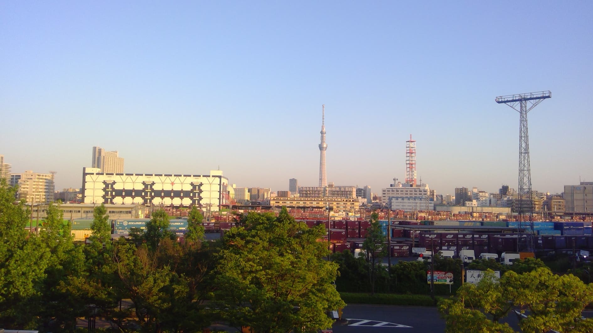 スカイツリーとJR隅田駅貨物コンテナが一望　Skytree　＆　Cargo　train　special　Vieｗの写真5