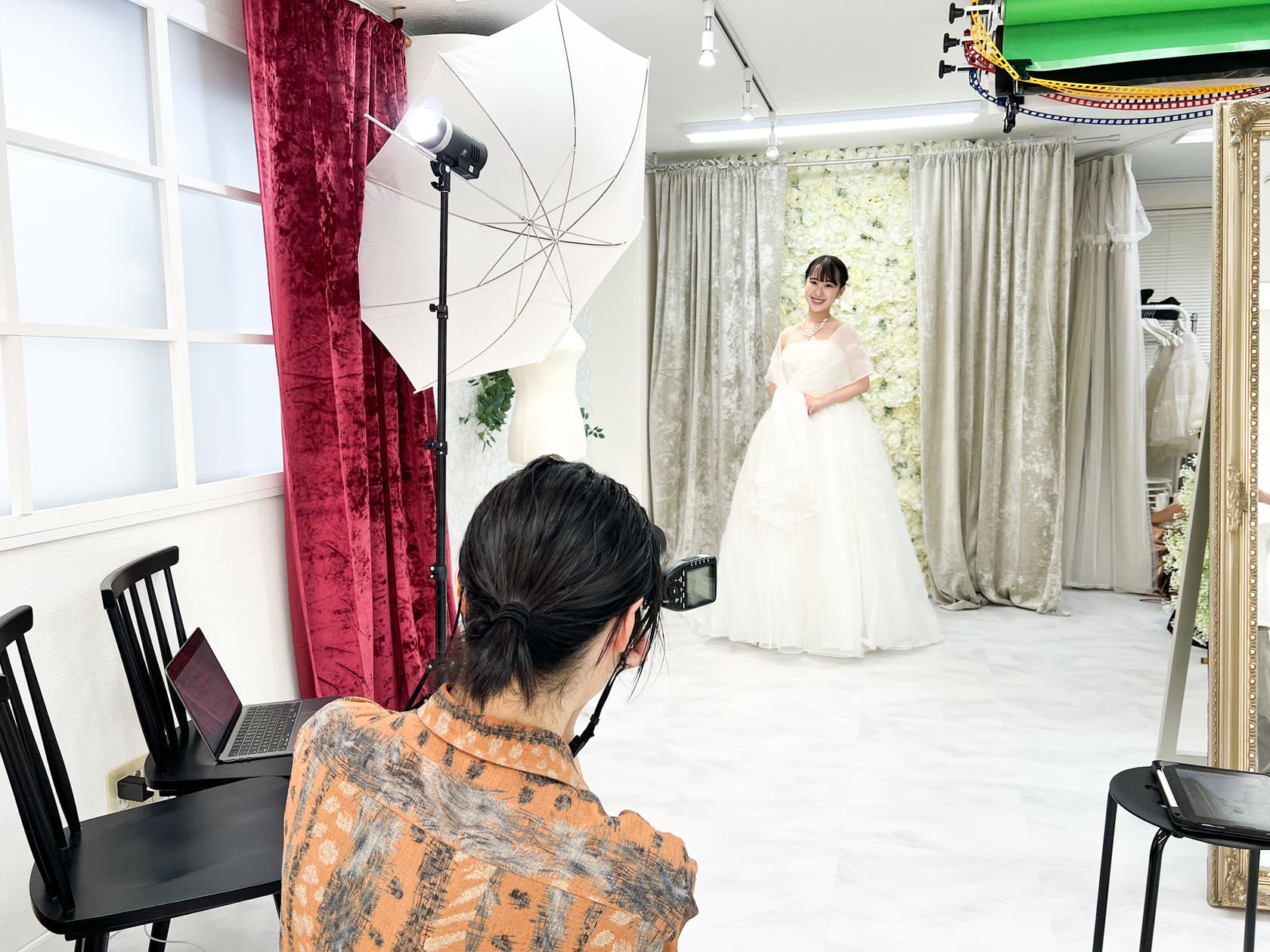 四谷３丁目駅徒歩３分/今月はクリスマス🎅🎄/自然光×白の空間/極みの黒/機材全て無料/13種の撮影シーン/都会の中の非日常の写真27