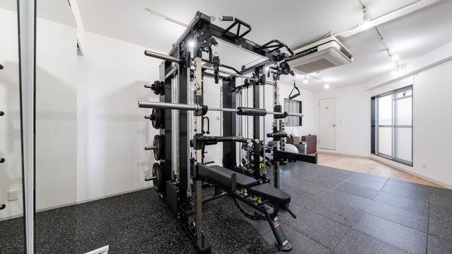 【神田駅1分/岩本町駅4分】1日1回スタッフ完全清掃のハイクオリティレンタルジムの写真1