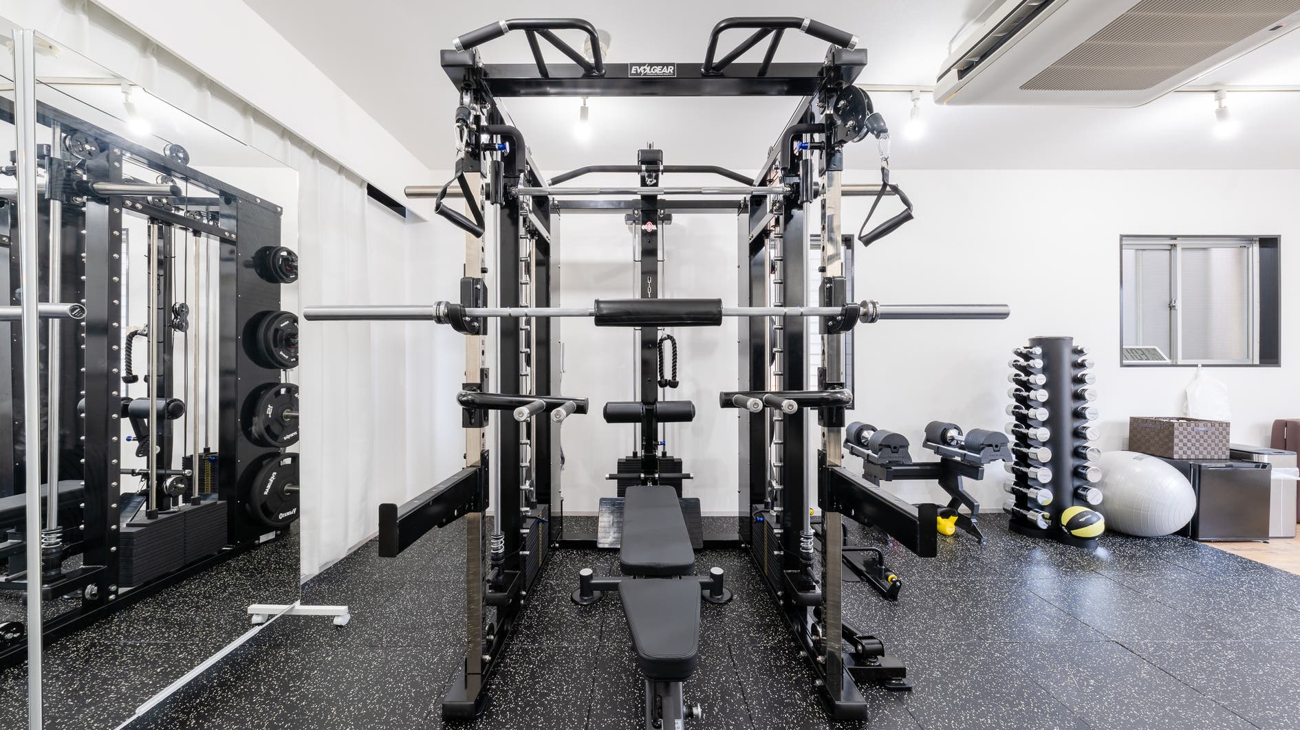 【神田駅1分/岩本町駅4分】1日1回スタッフ完全清掃のハイクオリティレンタルジムの写真3