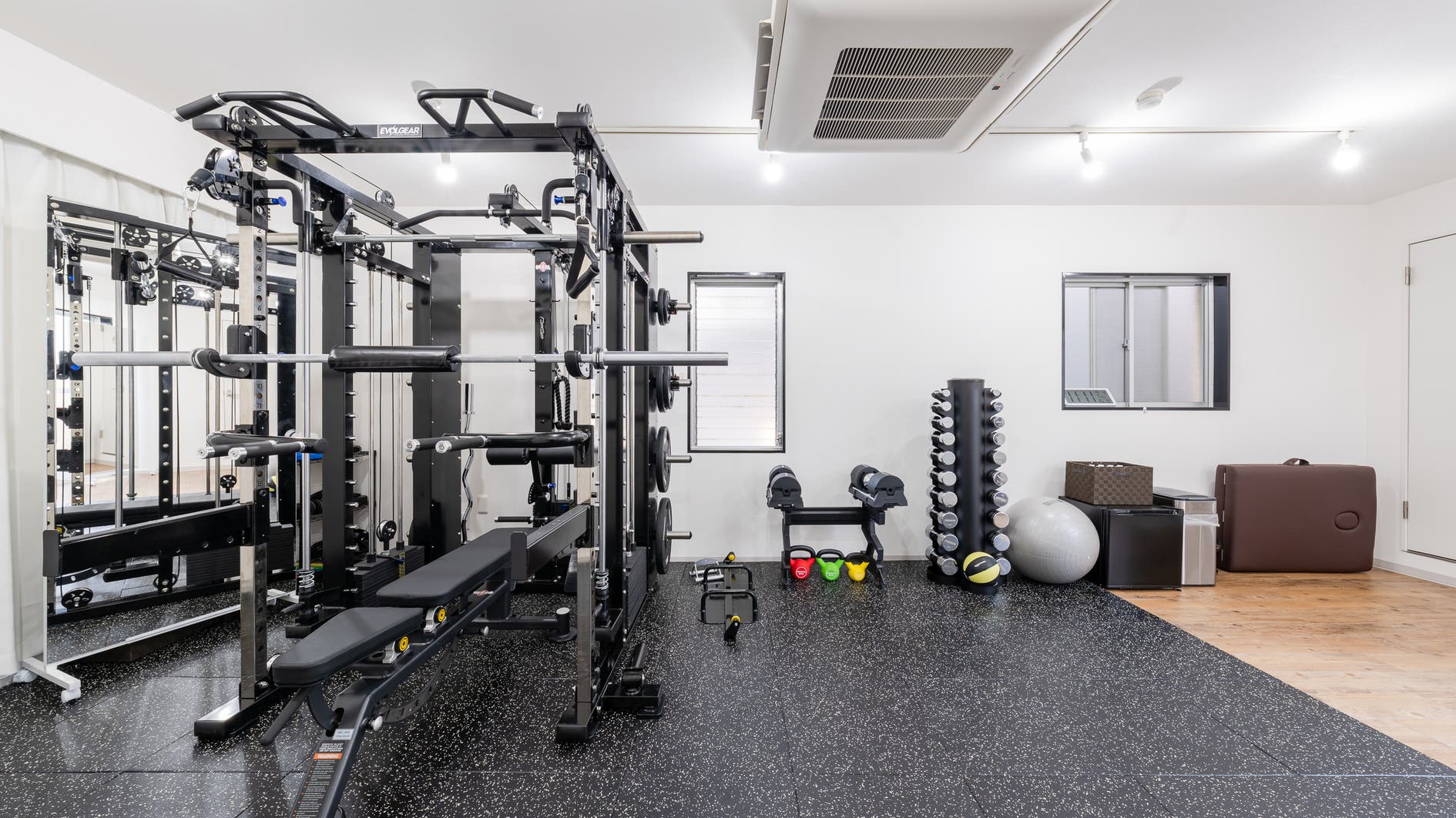 【神田駅1分/岩本町駅4分】1日1回スタッフ完全清掃のハイクオリティレンタルジムの写真4