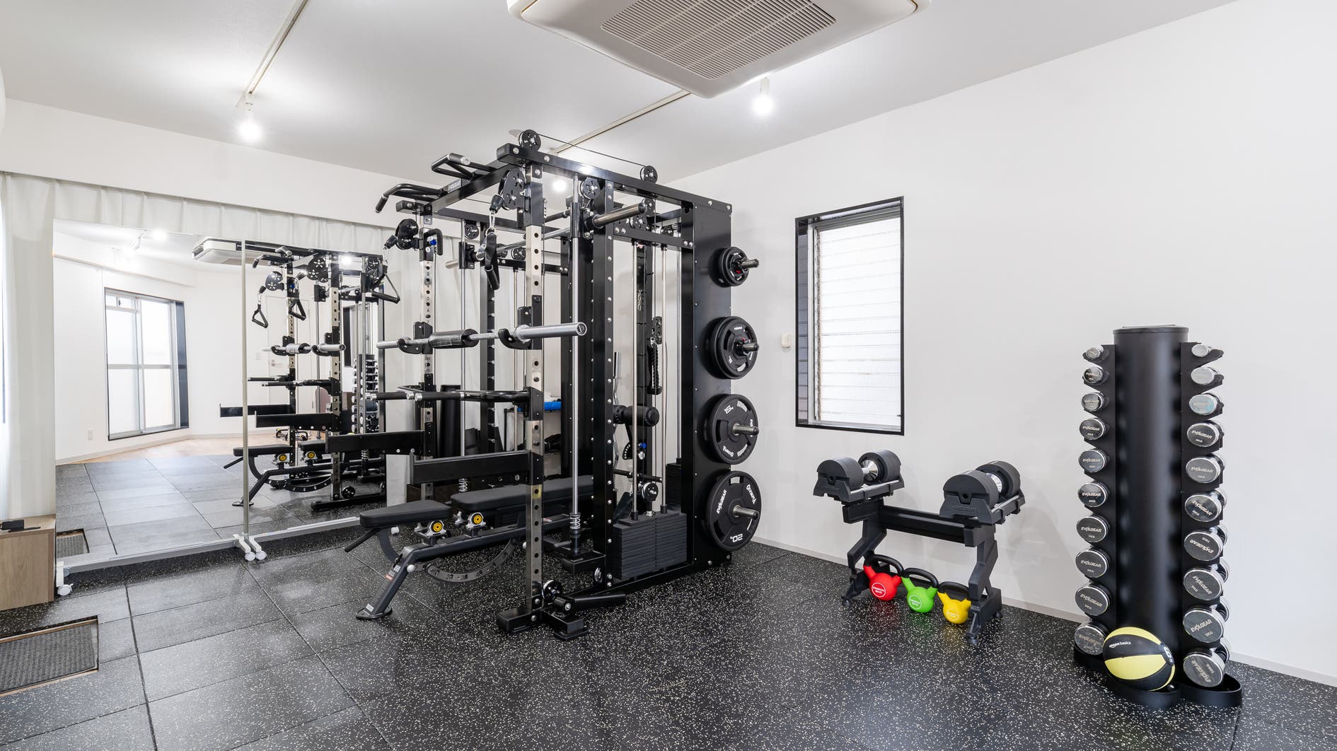 【神田駅1分/岩本町駅4分】1日1回スタッフ完全清掃のハイクオリティレンタルジムの写真5