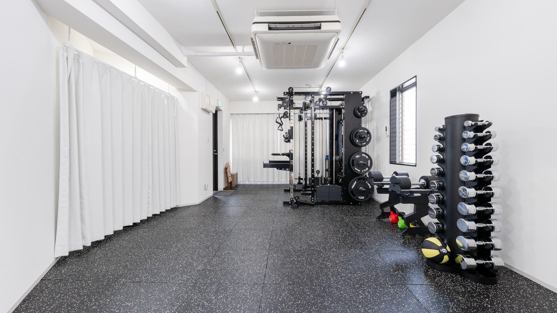 【神田駅1分/岩本町駅4分】1日1回スタッフ完全清掃のハイクオリティレンタルジムの写真8