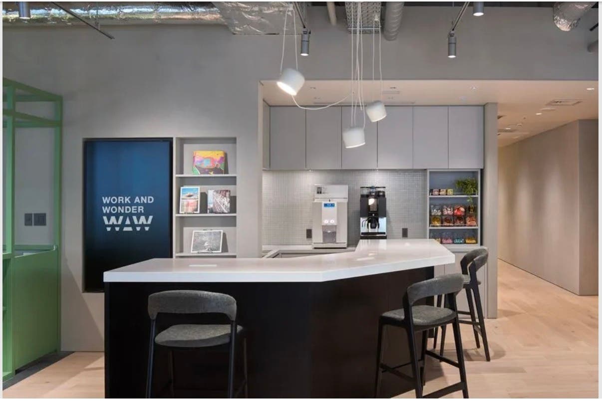 大宮駅から徒歩5分！商談や打ち合わせに最適なモニター・ホワイトボード付きの6名様用【会議室B】の写真3