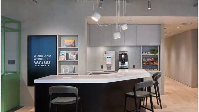 大宮駅から徒歩5分!商談や打ち合わせに最適なモニター・ホワイトボード付きの6名様用【会議室C】の写真3