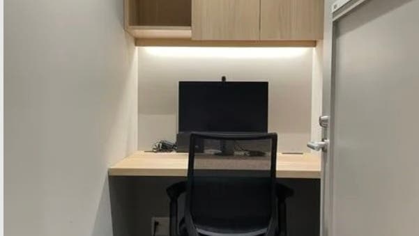 オンラインMTGや面接に最適 大宮駅西口徒歩5分 一人用完全個室「R25」の写真1