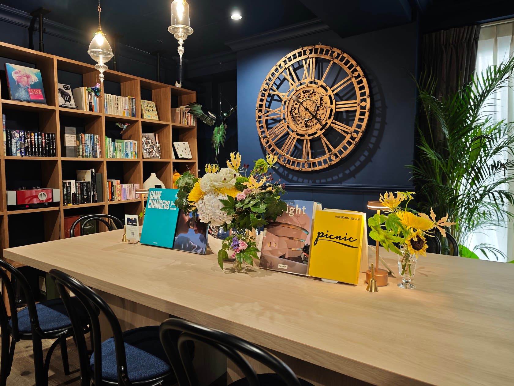 【六本木エリア4駅徒歩圏内】喫茶店丸貸し/一面本棚の高級感ある異世界空間〈写真・動画撮影・イベント・セミナー会場に〉の写真7