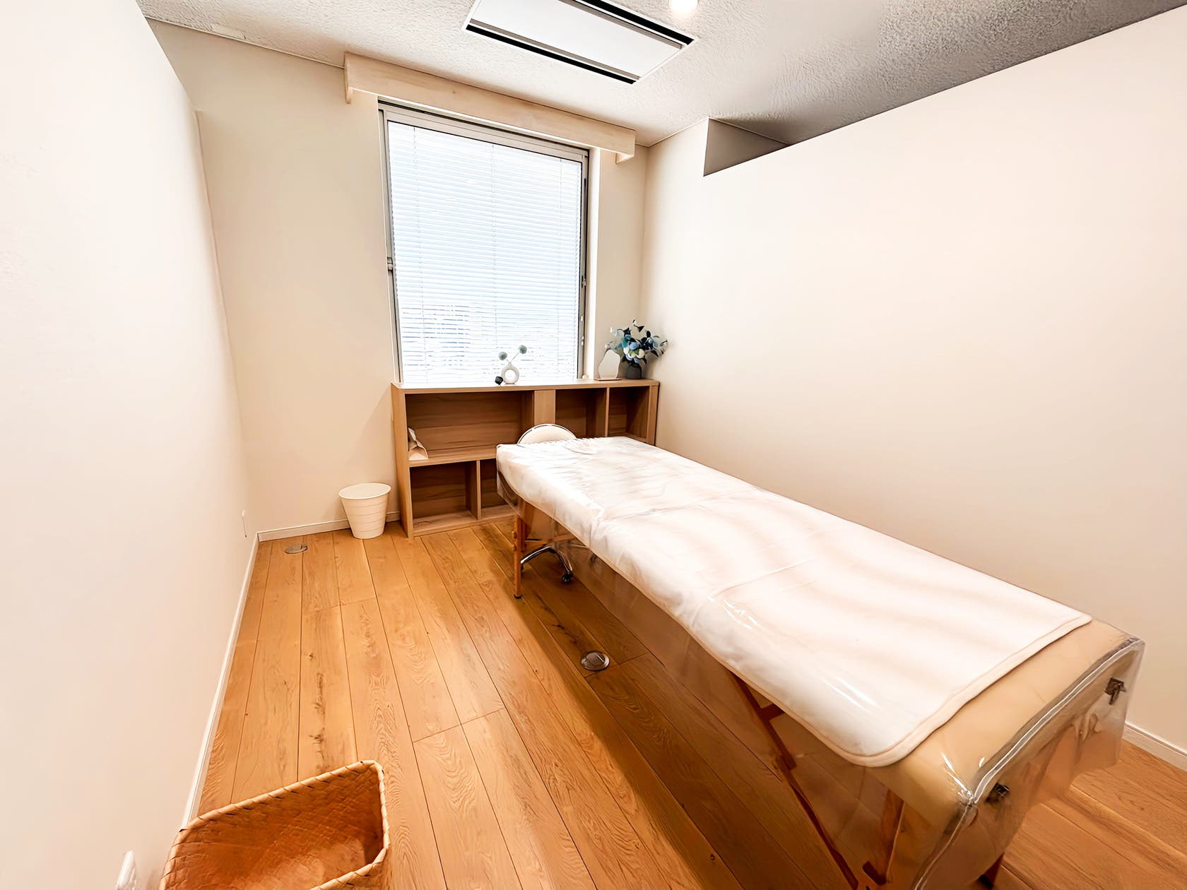 A部屋【倉敷駅前徒歩２分】西ビルのエステサロン１年目の新築のお部屋６畳の写真2