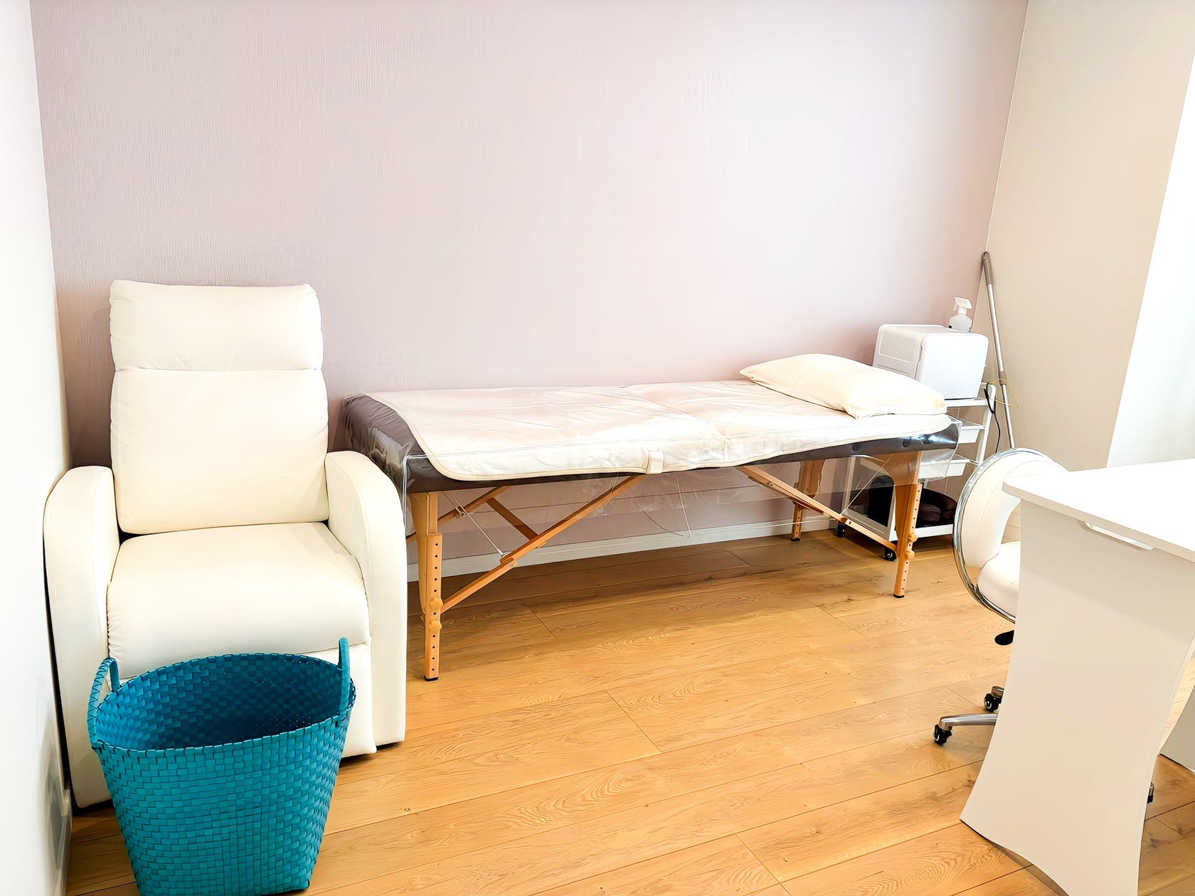 B部屋【倉敷駅前徒歩２分】西ビルのエステサロン１年目の新築のお部屋６畳＋ホットキャビン付きの部屋の写真3