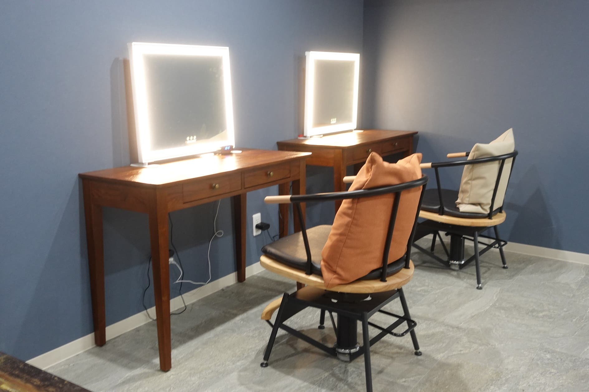 八柱駅から徒歩2分の美容貸し出しスペースの写真1