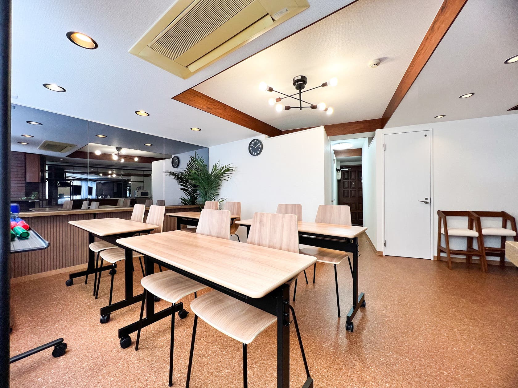 【京王線西調布駅徒歩3分✨定員10名】TV📺冷蔵庫電子レンジ🍽️ホワイトボードWiFi無料！ふれあいスペース 西調布Aの写真3