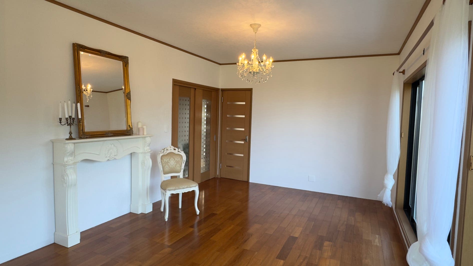 【ROOM1】白背景、撮影スタジオ付き📸個室ヘアメイクスタジオ🚗駐車場1台無料・京急三崎口6分の写真3