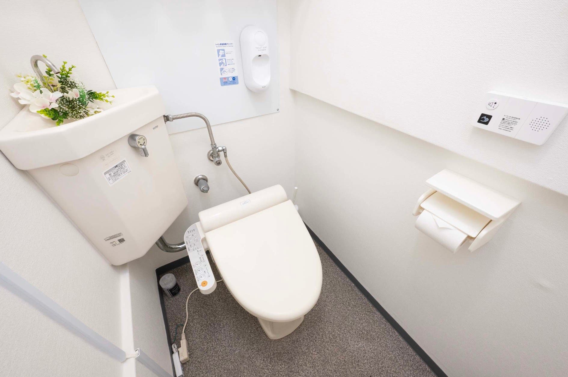 🎉NEW✨秋葉原駅5分💖白背景×姫系ソファ＆シャンデリア🎀ドレス有｜高性能プロジェクター｜推し活・コスプレ・商用OKの写真25