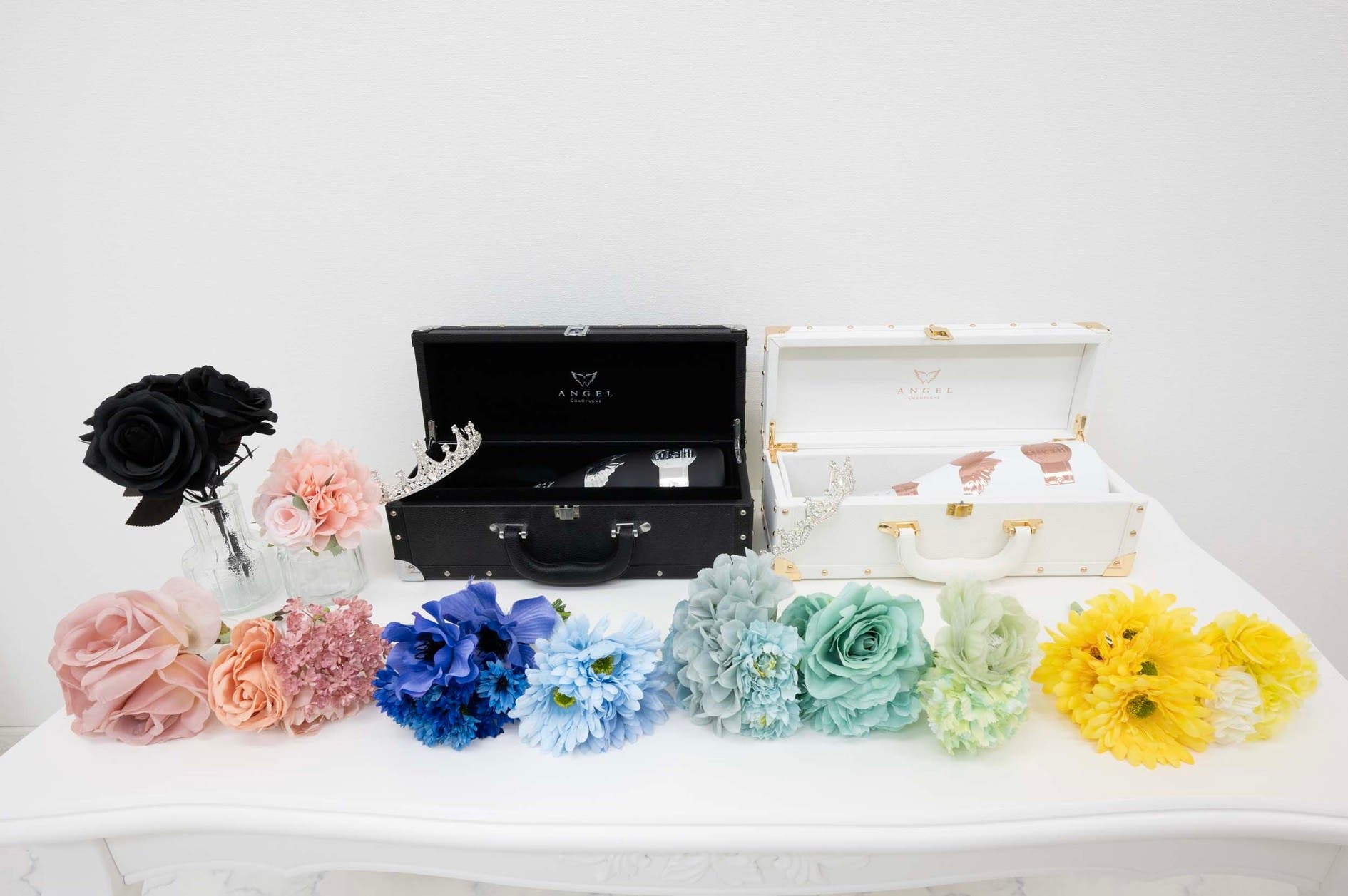 🎉NEW✨秋葉原駅5分💖白背景×姫系ソファ＆シャンデリア🎀ドレス有｜高性能プロジェクター｜推し活・コスプレ・商用OKの写真10