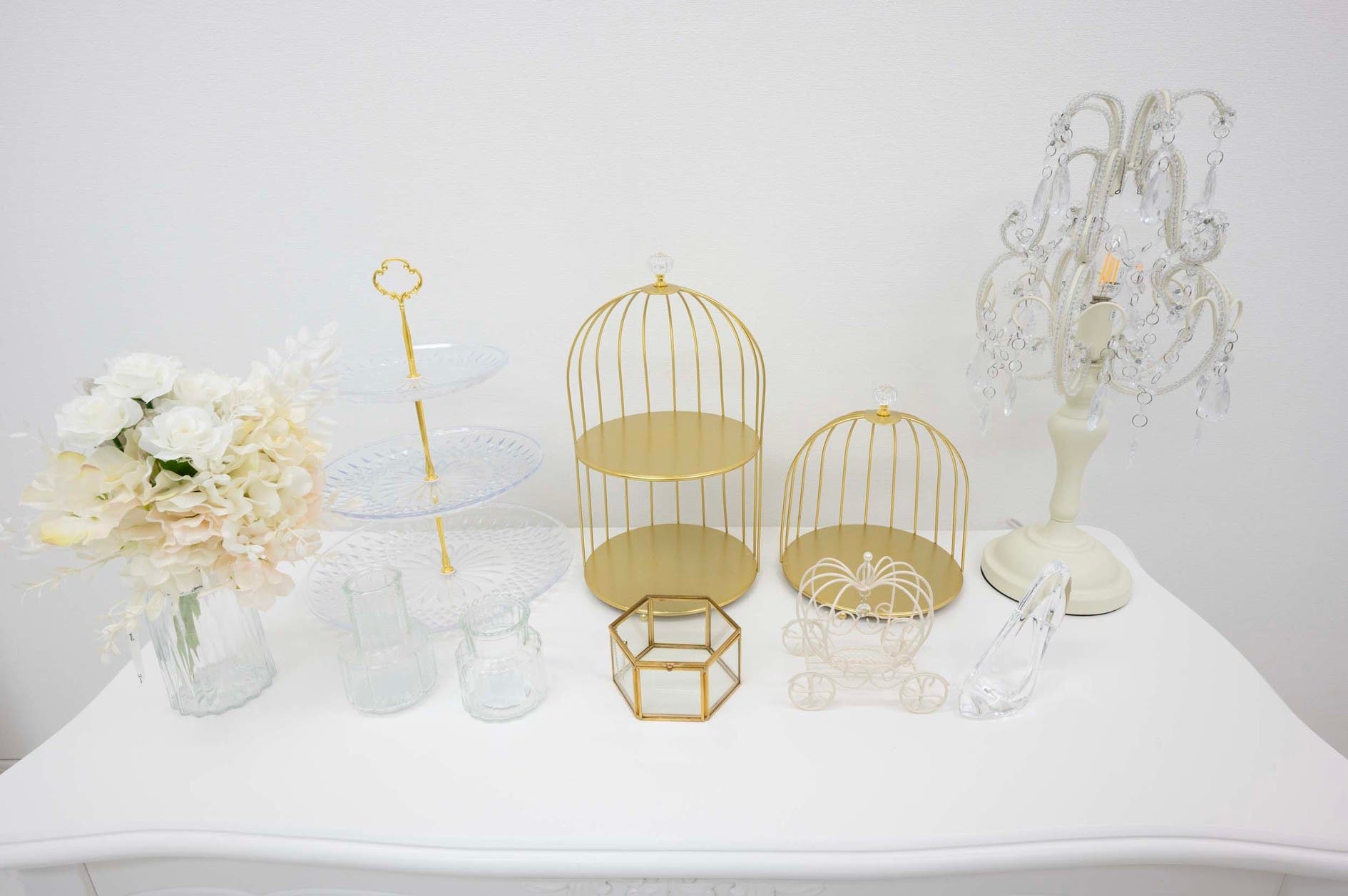 🎉NEW✨秋葉原駅5分💖白背景×姫系ソファ＆シャンデリア🎀ドレス有｜高性能プロジェクター｜推し活・コスプレ・商用OKの写真12