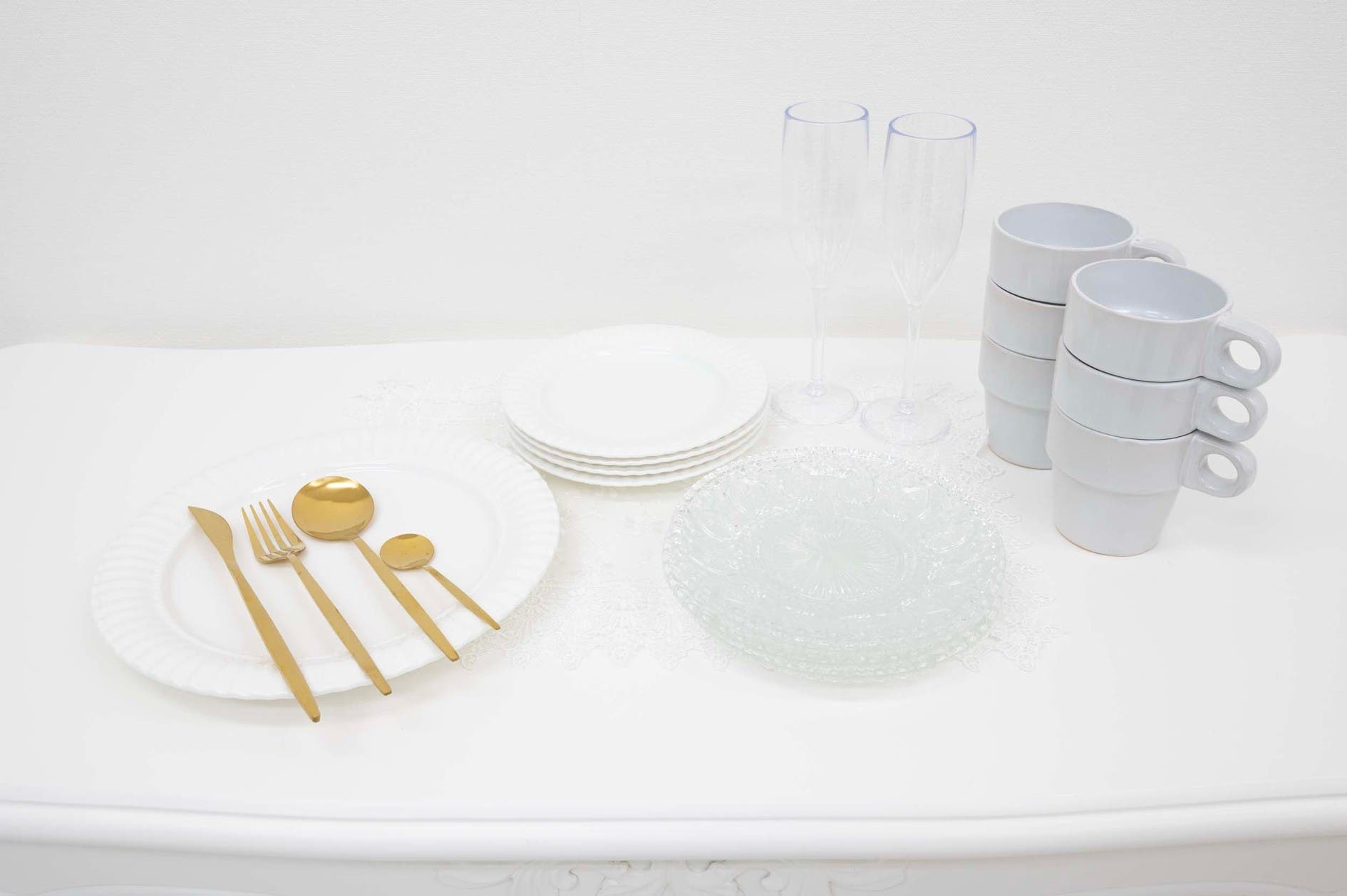 🎉NEW✨秋葉原駅5分💖白背景×姫系ソファ＆シャンデリア🎀ドレス有｜高性能プロジェクター｜推し活・コスプレ・商用OKの写真15