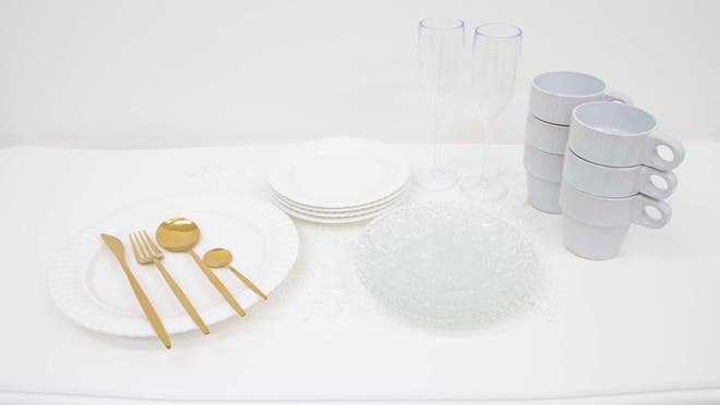 🎉NEW✨秋葉原駅5分💖白背景×姫系ソファ&シャンデリア🎀ドレス有|高性能プロジェクター|推し活・コスプレ・商用OKの写真15